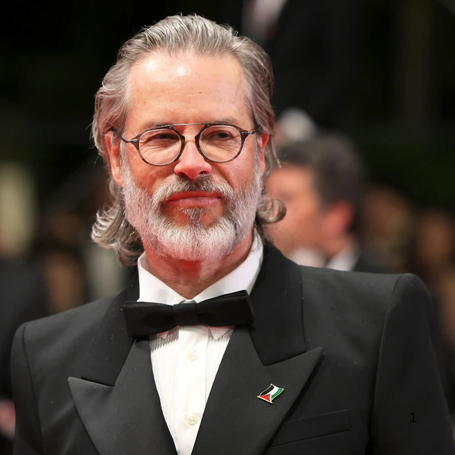 Guy Pearce Issues Public Apology Over Social Media Post Containing ...