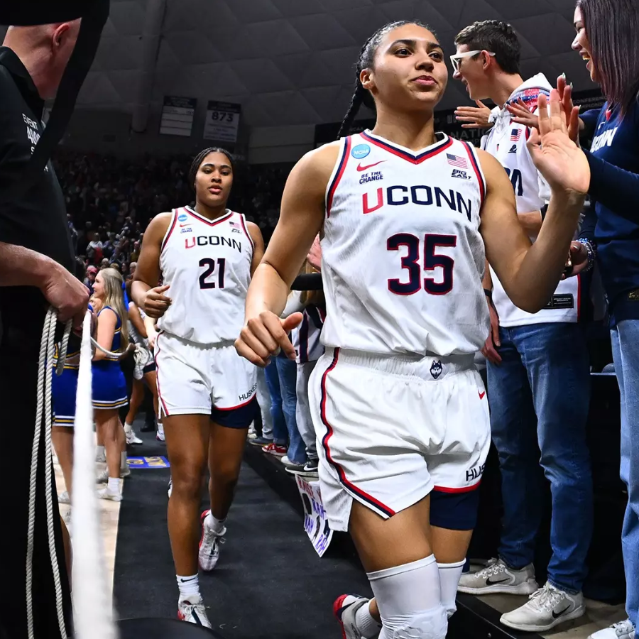 Azzi Fudd Delivers Spectacular Performance at Mohegan Sun: A Closer ...