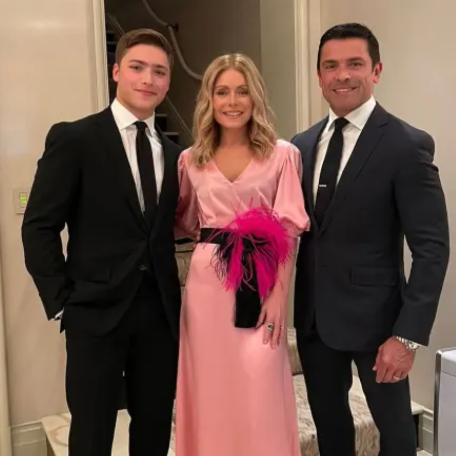 Kelly Ripa and Mark Consuelos are in TEARS on live TV. Their emotional ...