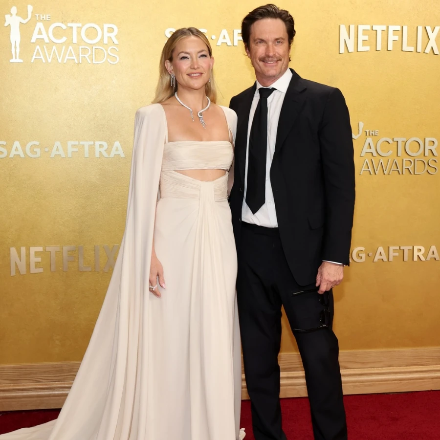 Kate Hudson Dazzles on the Red Carpet at the Actor Awards with Brother ...